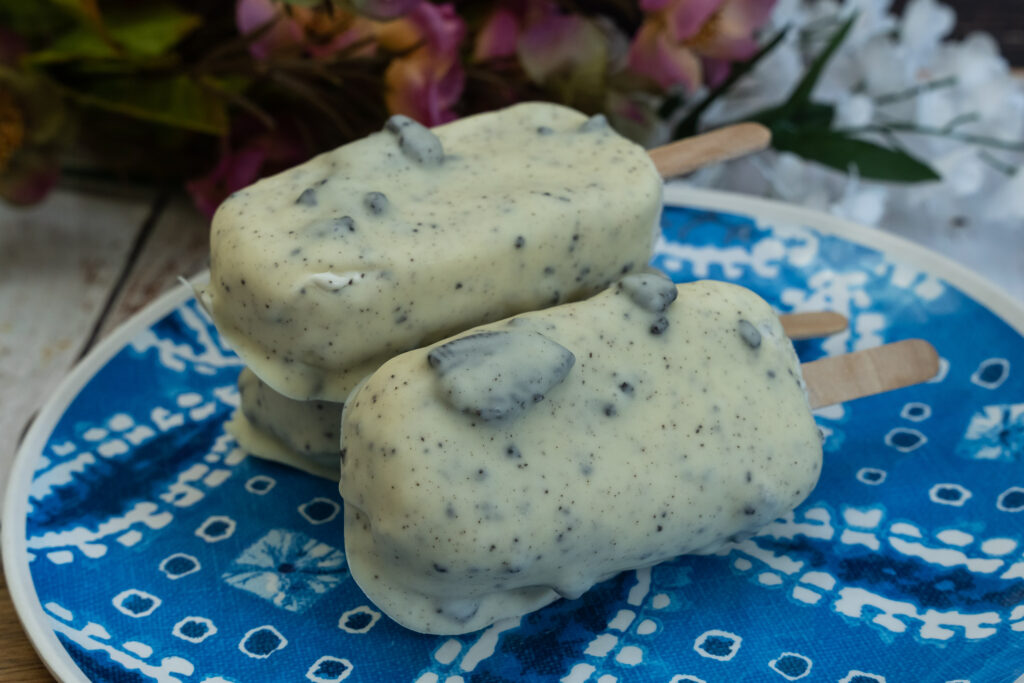 White chocolate and Oreo magnum - Que Bien Sabe by Marina